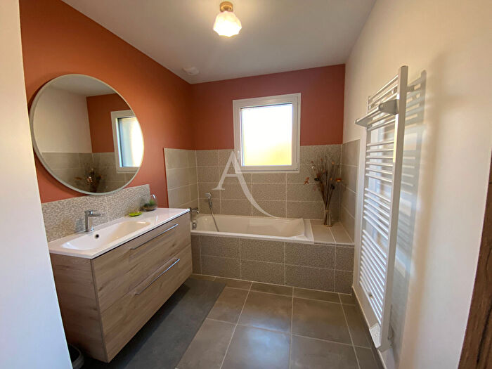 Maison à vendre - Viriat - 4 pièces - 3 chambres