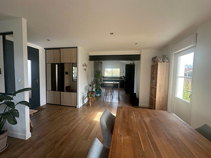 Maison à louer - Eysines, Le Bourg - 4 pièces - 2 chambres