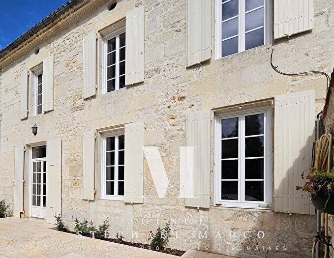 Maison 8 pièces à Chaniers, à vendre