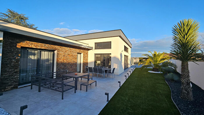 Maison à vendre - Roussillon - 5 pièces - 3 chambres