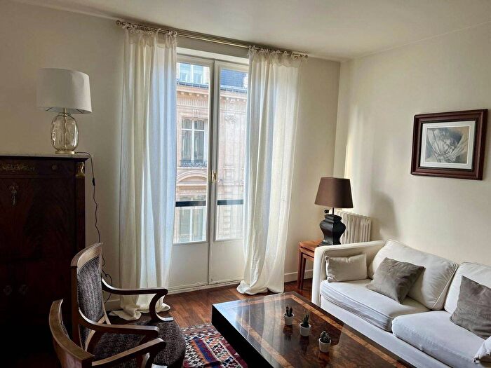 Appartement à louer - Parc Monceau, Paris ème arrondissement - 3 pièces - 2 chambres