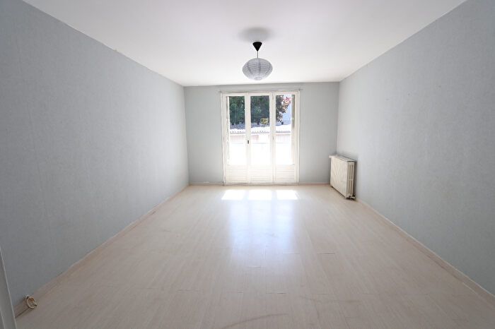 Appartement à louer - Saint-Jean-de-la-Ruelle, Gambetta, Madeleine, Dix Arpents, Clos Neuf - 3 pièces - 2 chambres