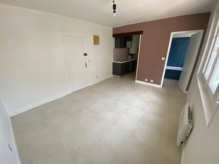 Limay, Centre-ville : Appartement 1 pièce à louer