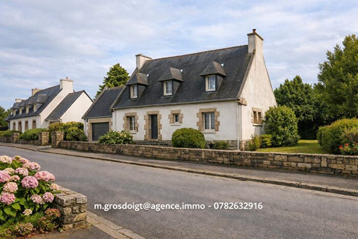 Maison 8 pièces à vendre à Carhaix-Plouguer