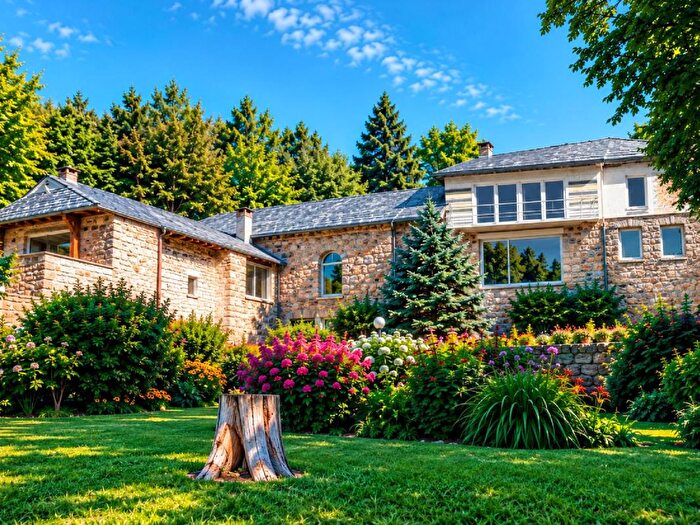 Maison 7 pièces à Murat-sur-Vèbre, à vendre