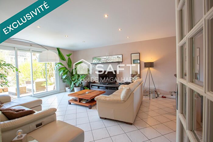 Maison à vendre - Le Mesnil-Saint-Denis - 5 pièces - 3 chambres