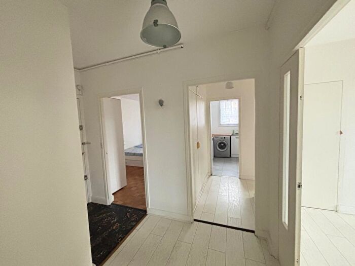 Bourg-la-Reine, République : Appartement 4 pièces à louer