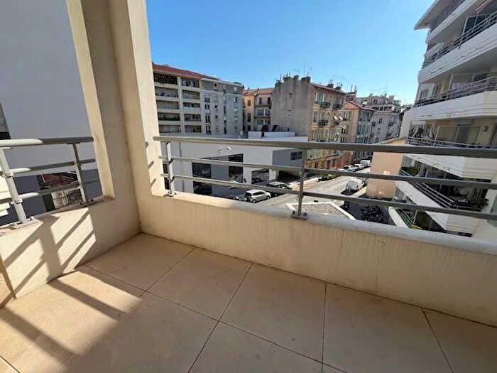 Appartement à louer - Nice, Riquier - 2 pièces - 1 chambre