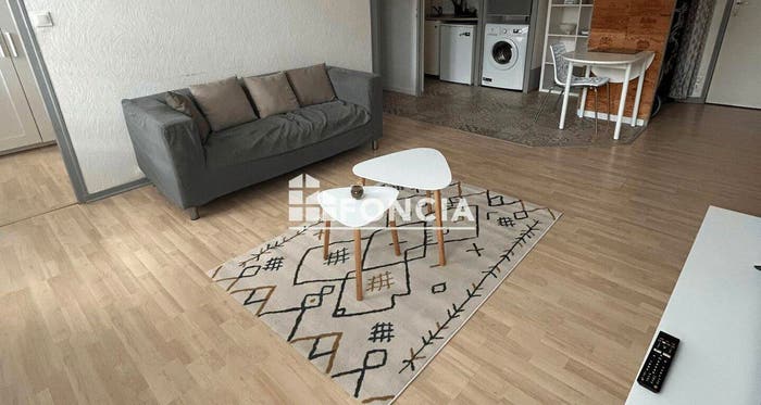 Centre Ville, Niort : Appartement 2 pièces à louer