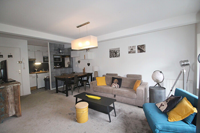 Appartement à vendre - Bagnères-de-Luchon - 2 pièces - 1 chambre