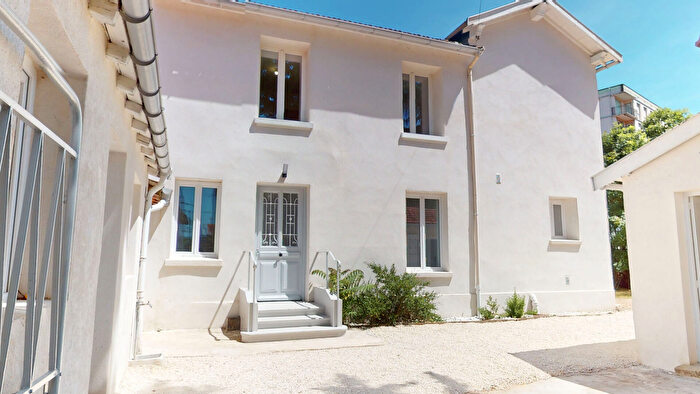 Maison 6 pièces à Villefranche-sur-Saône, Nord Est, à vendre