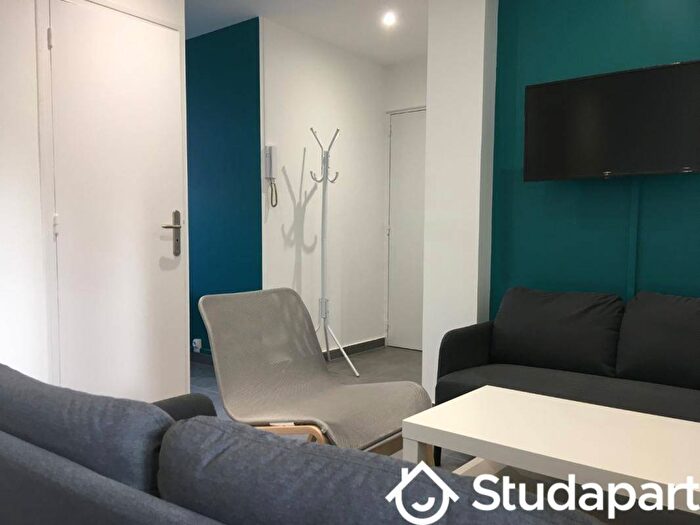 Appartement à louer - Les Floralies, Fontaine - 1 pièce - 4 chambres