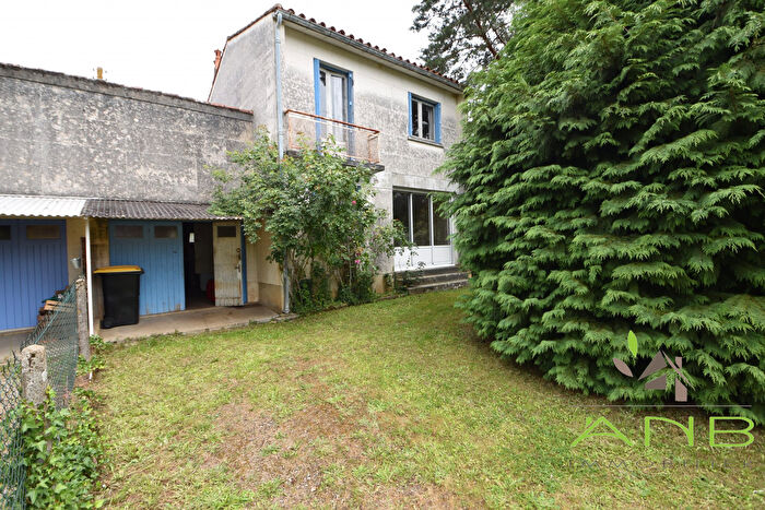 Maison 4 pièces à vendre à Montbron