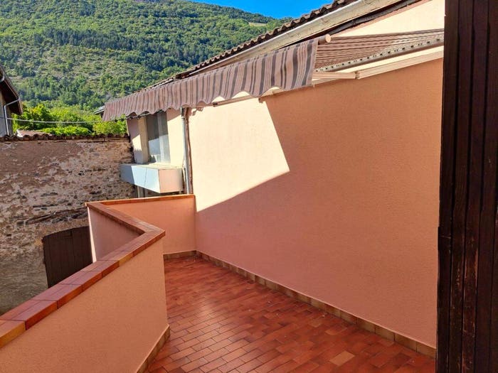Appartement 4 pièces à louer à Peripherie, Vif