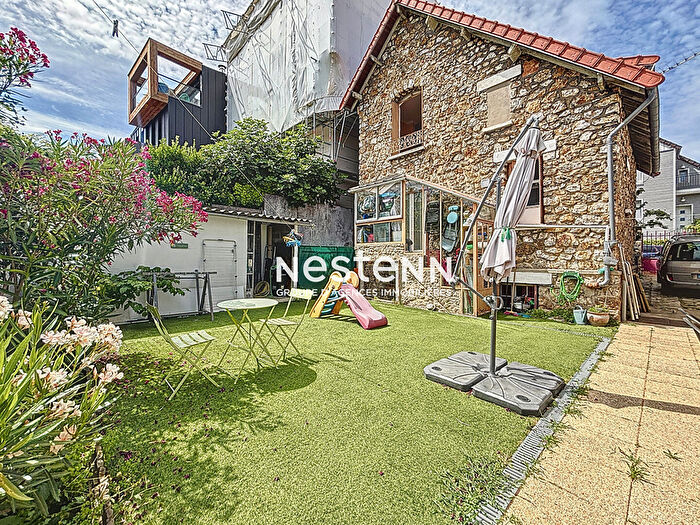 Maison à vendre - Issy-les-Moulineaux, Les Epinettes, Le Fort, Les Hauts dIssy - 4 pièces - 2 chambres