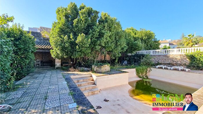 Maison à vendre - Milhaud - 8 pièces - 6 chambres