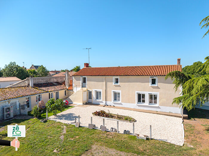 Maison 8 pièces à vendre à Les Magnils-Reigniers