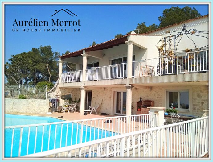 Maison 10 pièces à Rognac, à vendre