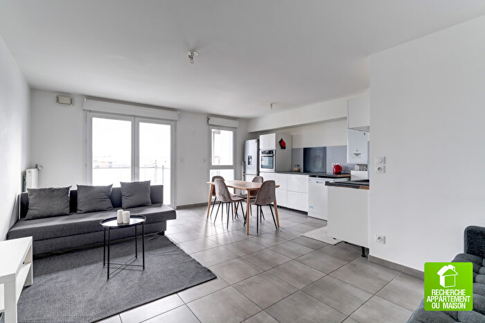 Appartement à vendre - Décines-Charpieu, Centre-ville - 3 pièces - 2 chambres