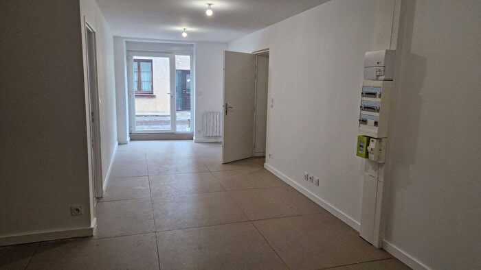 Appartement à louer - Villieu-Loyes-Mollon - 2 pièces - 1 chambre