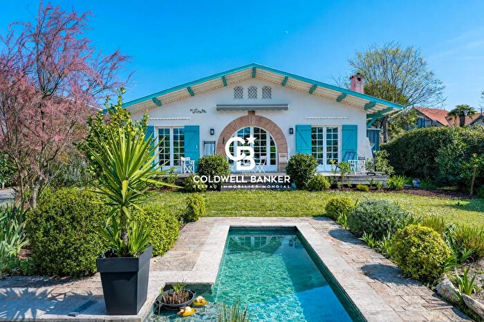 Maison à vendre - Arcachon, Ville dHiver, Parc Mauresque - 8 pièces - 5 chambres