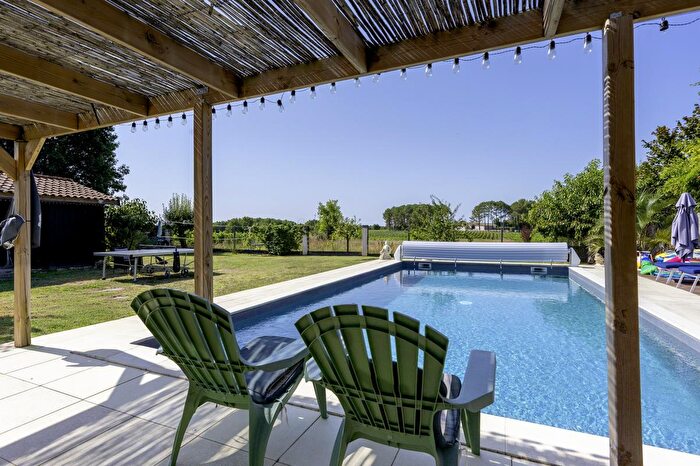Maison 8 pièces à Saint-Selve, à vendre