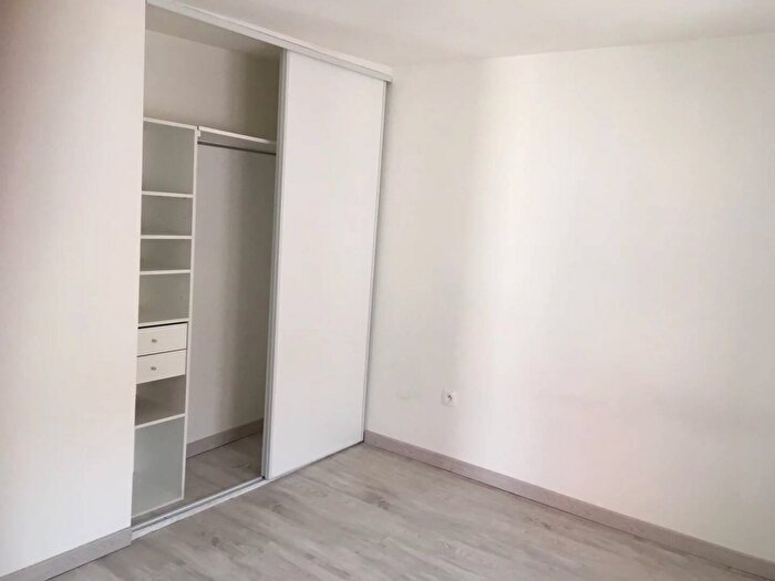 Centre Ville, Montceau-les-Mines : Appartement 3 pièces à louer