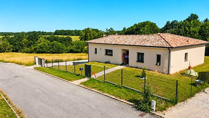 Saint-Étienne-de-Tulmont : Maison 4 pièces à vendre