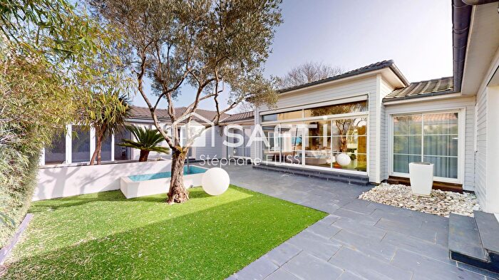 Maison à vendre - Blanquefort, Le Bourg - 6 pièces - 4 chambres