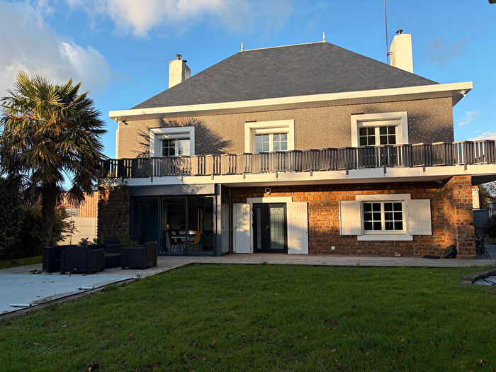 Maison à vendre - Luçon - 9 pièces - 5 chambres