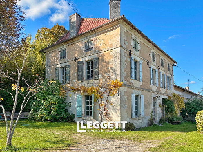 Maison à vendre - Saint-Séverin - 8 pièces - 4 chambres