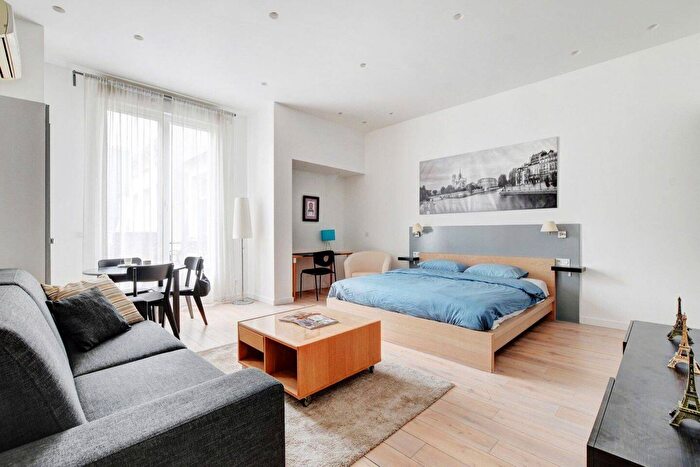 Appartement à louer - Saint Philippe du Roule, Paris ème arrondissement - 1 pièce