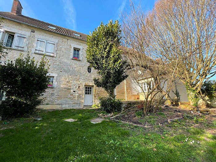 Maison 5 pièces à Montjavoult, à louer