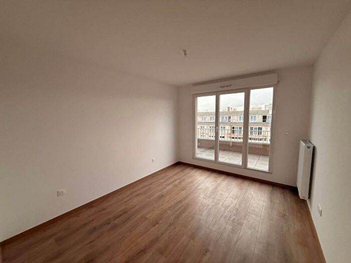 Appartement 3 pièces à louer à Cheminots-Acacias-Faubourg de Lille, Valenciennes