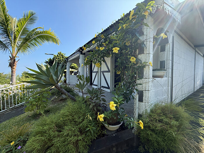 Maison à vendre - Saint-Paul, Plateau Caillou - 6 pièces - 3 chambres