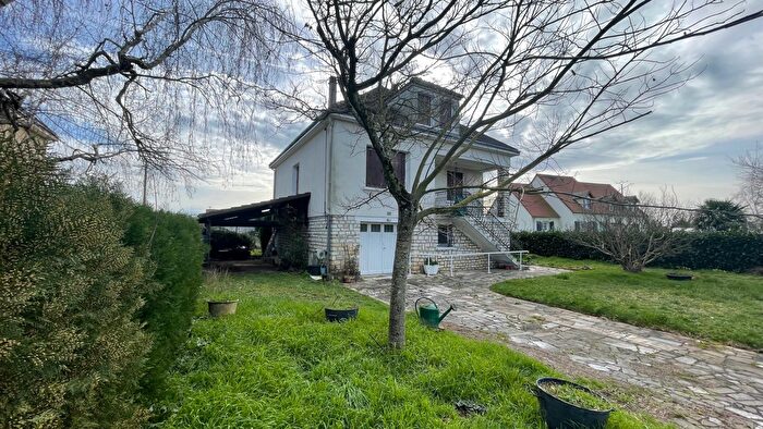 Maison à vendre - Tournon-Saint-Martin - 10 pièces - 5 chambres