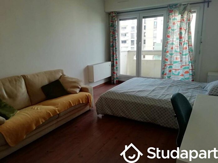 Appartement à louer - Saint Clément-Jardin des Plantes-Grammont, Rouen - 1 pièce - 3 chambres