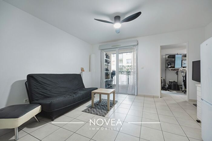 Appartement à vendre - Vénissieux - 2 pièces - 1 chambre