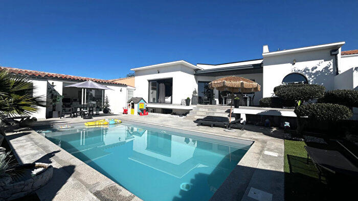 Maison 6 pièces à Sainte-Soulle, à vendre