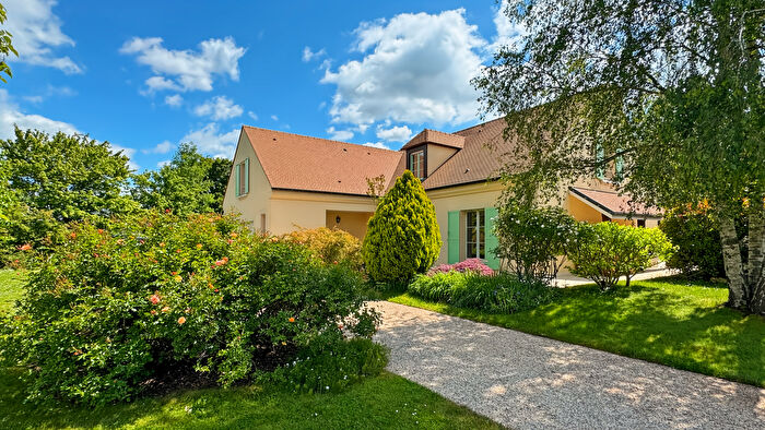 Maison 10 pièces à Davron, à vendre