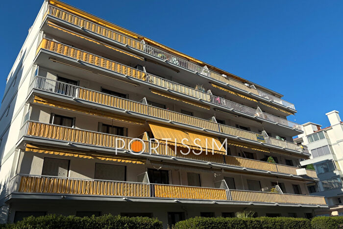 Appartement à vendre - Cagnes-sur-Mer, Le Cros de Cagnes, Les Vespins - 3 pièces - 2 chambres
