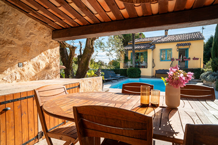 Maison à vendre - Tourrettes-sur-Loup - 5 pièces - 4 chambres