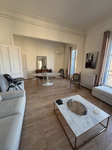 Appartement à louer - Nîmes, Placette - 5 pièces - 2 chambres