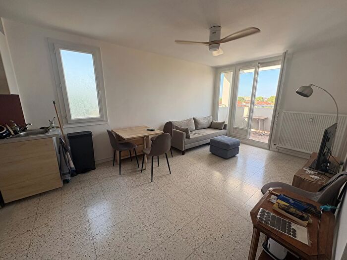 Appartement 3 pièces à Nîmes, Les Oliviers, à louer