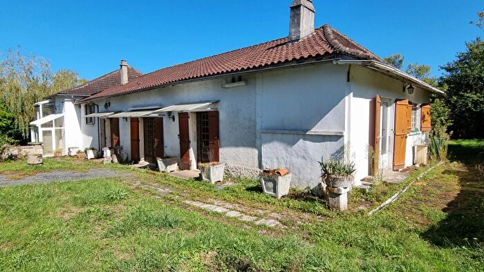 Maison à vendre - Saint-Martial-de-Valette - 9 pièces - 5 chambres