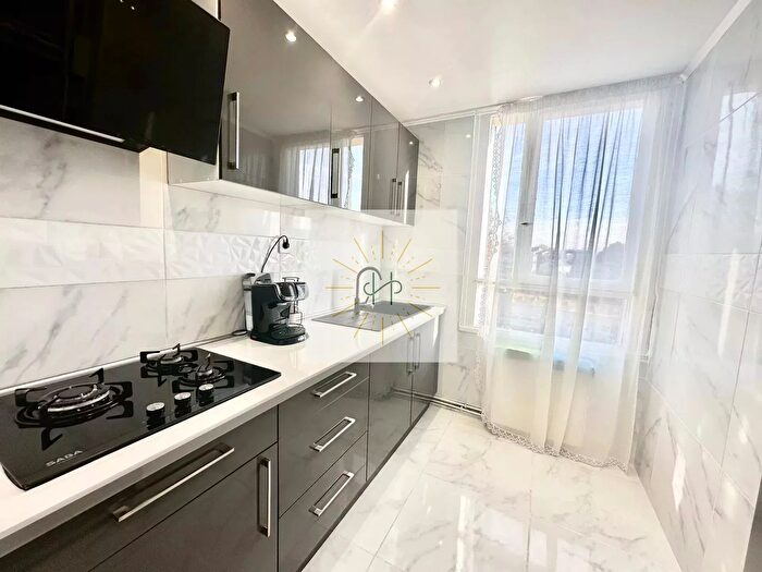 Appartement à vendre - Montélimar - 6 pièces - 3 chambres