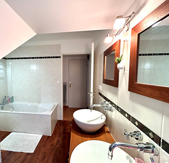 Maison à vendre - Vittel - 5 pièces - 4 chambres