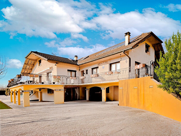 Maison à vendre - Yenne - 12 pièces - 7 chambres