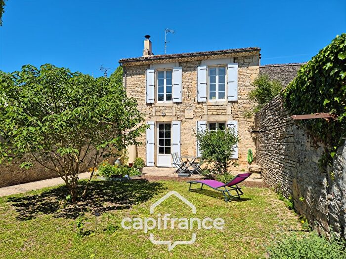 Asnières-la-Giraud - Maison 5 pièces à vendre