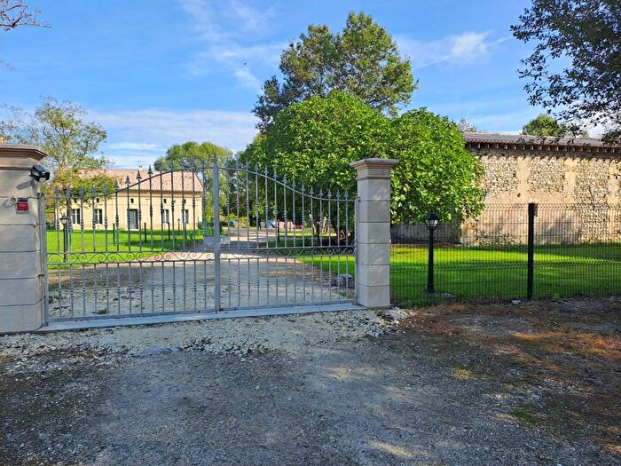 Maison à vendre - Saint-Christoly-de-Blaye - 12 pièces - 7 chambres